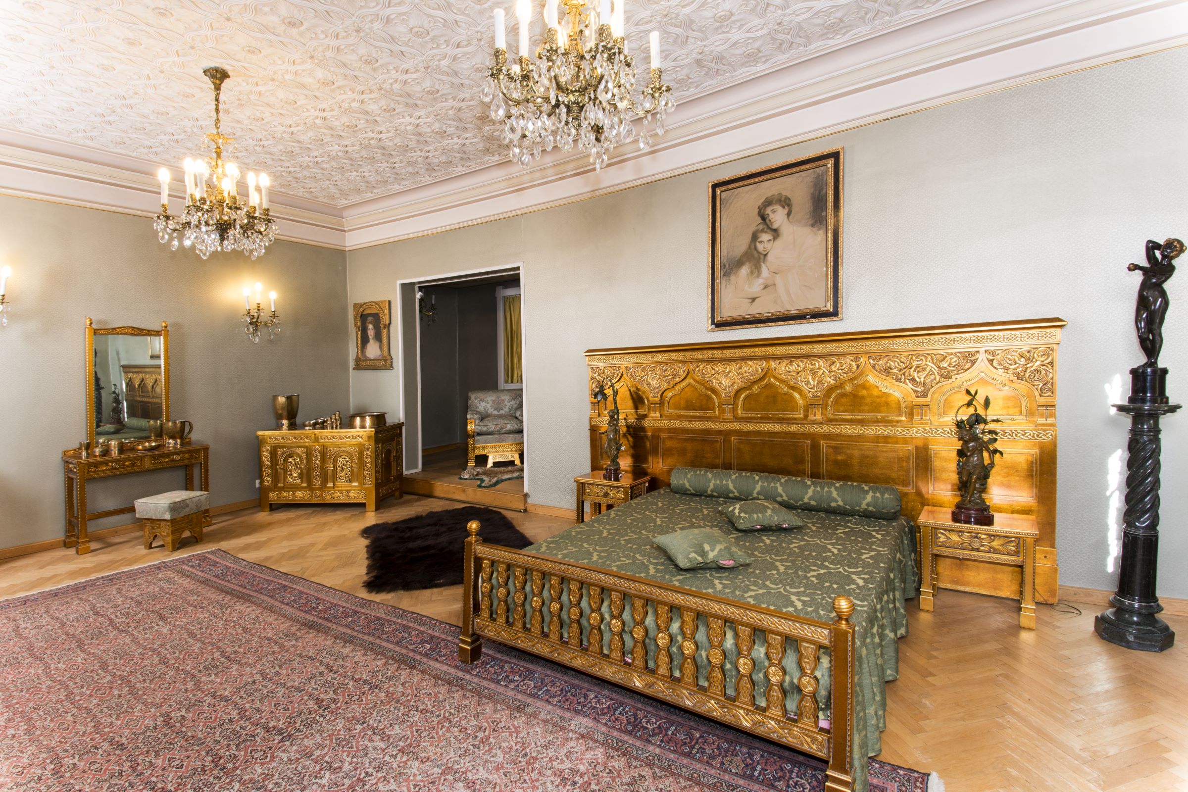 Dormitorul de aur al Reginei Maria · Muzeul National Peleș